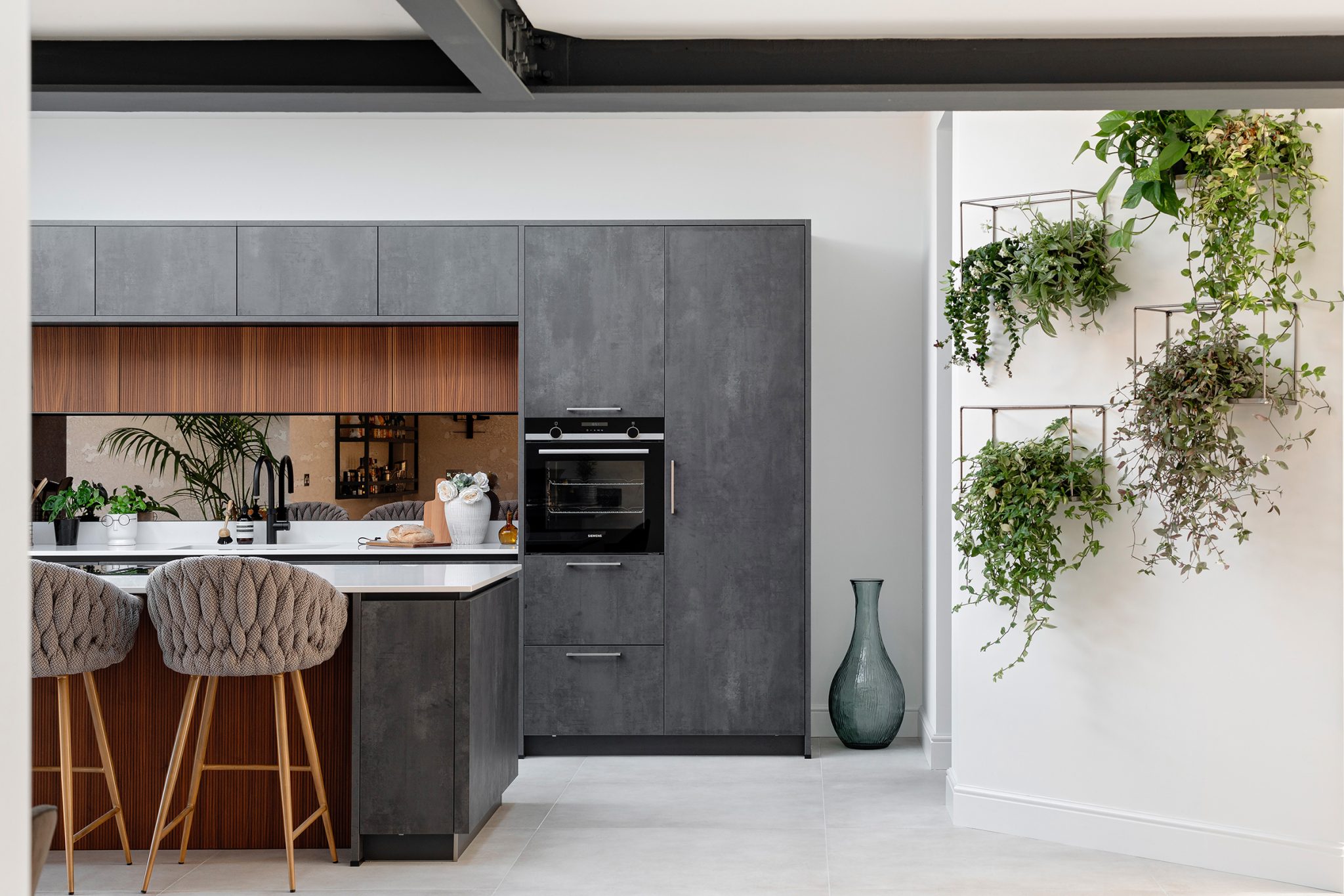 A Luxury Kitchen and Bar Design with the Wow Factor